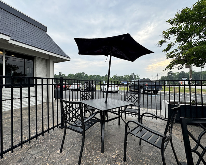 The outdoor seating area offers fresh air with your fresh food&mdash;a simple pleasure that enhances the whole experience. 