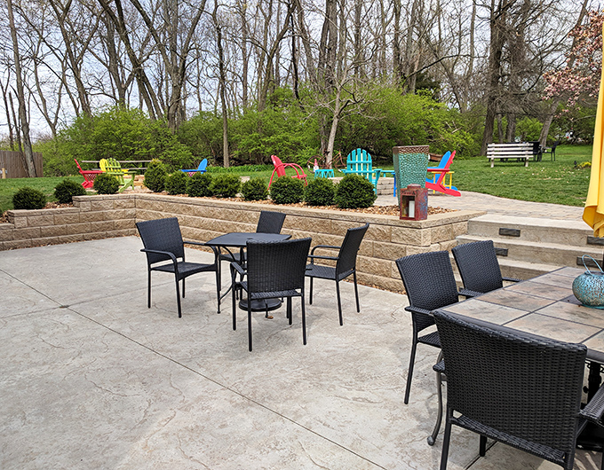 Al fresco dining with a view of nature. These outdoor tables offer the perfect setting for those "I can't believe we live here" moments that make ordinary meals extraordinary.