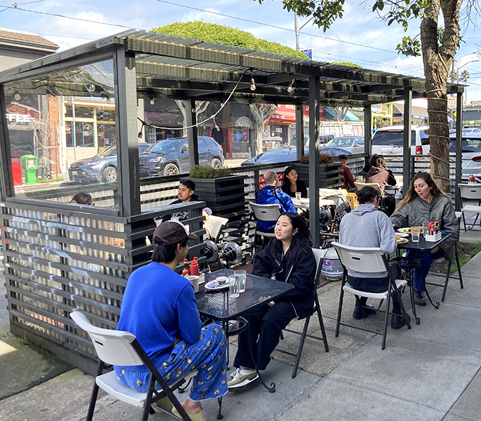 When the fog lifts in the Inner Sunset, outdoor seating at Art's becomes prime real estate for people-watching and hash brown-devouring.