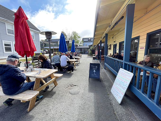 California breakfast al fresco at its finest. The outdoor seating area offers fresh ocean air as a complimentary side to your morning meal.