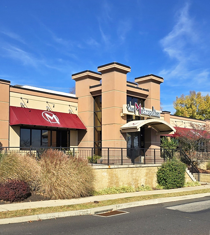 The Metropolitan's exterior combines contemporary design with classic diner appeal. Like your favorite aunt who's surprisingly hip, it welcomes you with open arms.