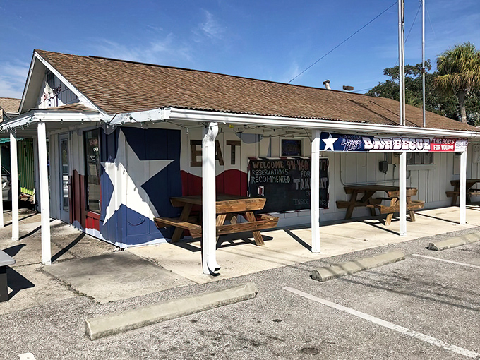The Texas-shaped porch mural leaves no doubt about this restaurant's allegiance. In BBQ, as in life, it's good to know where you stand.