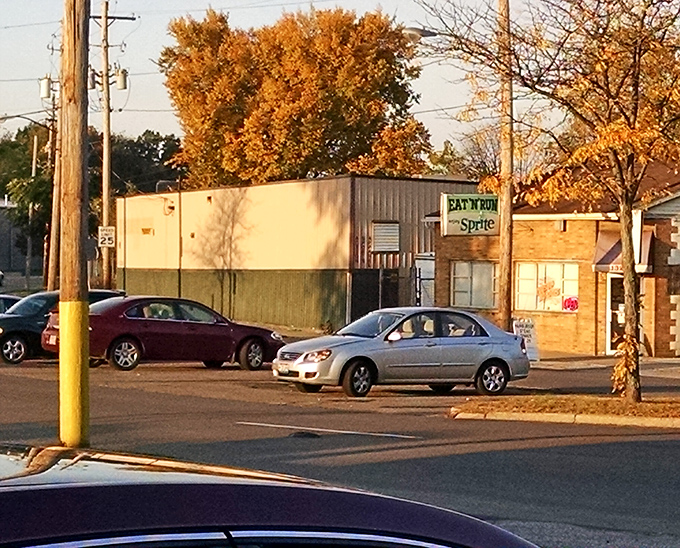 Even in autumn's golden light, this parking lot fills up fast. Locals know to arrive early or risk waiting while the scent of bacon torments them.