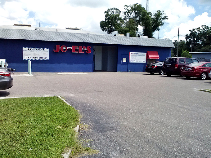 Plenty of parking means no excuses &ndash; your pastrami sandwich destiny awaits just beyond that blue wall.