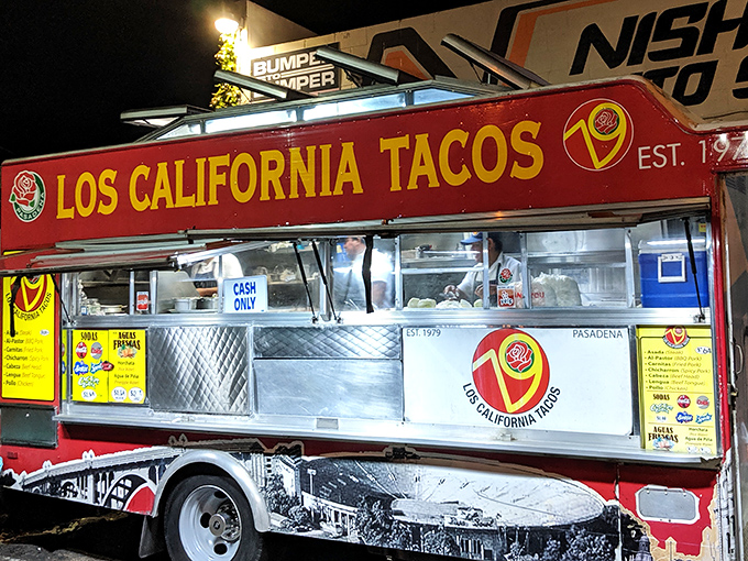 Under the glow of night lights, Los California Tacos continues a tradition that's been satisfying Pasadena's hunger since the disco era.