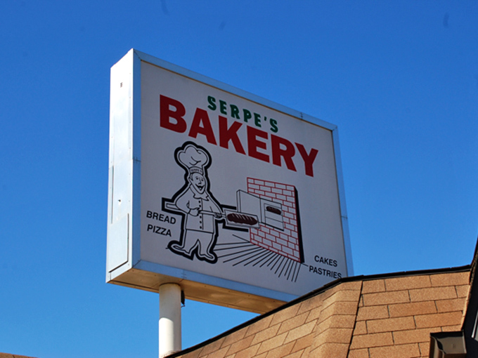 The sign that's guided hungry Delawareans for generations. Like a lighthouse for those lost in a sea of mediocre baked goods.