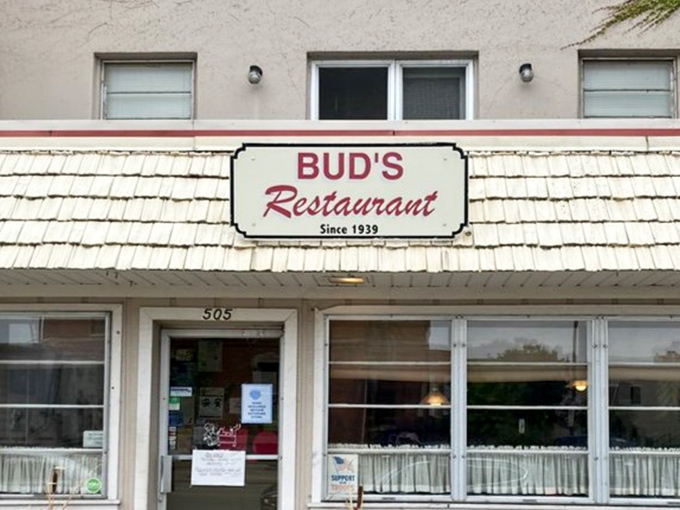 That sign has guided hungry travelers for generations. Like a lighthouse for those lost in a sea of chain restaurants and fast food.