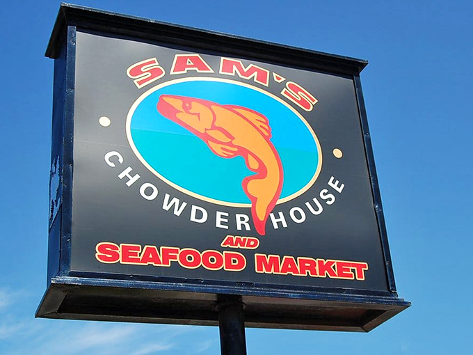 The sign that's guided hungry pilgrims to seafood salvation since before GPS was a thing. Follow the shrimp!