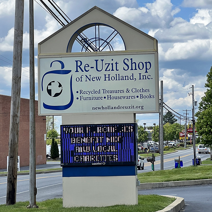 The roadside sign announces the Re-Uzit mission with blue-sky optimism: recycled treasures waiting to be discovered by eagle-eyed bargain hunters.