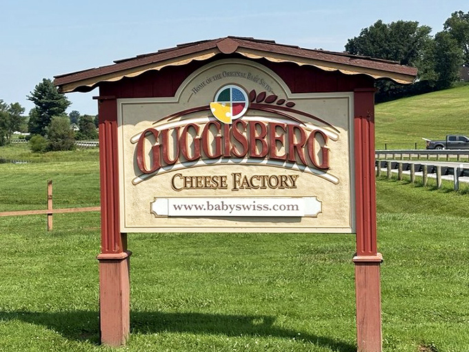 The sign that's launched a thousand detours. When you see this roadside beacon, you know good things are about to happen to your taste buds.