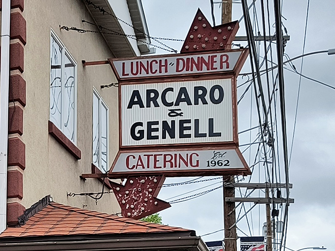 The vintage sign stands as a beacon of hope for hungry travelers&mdash;follow the arrow to pizza paradise.