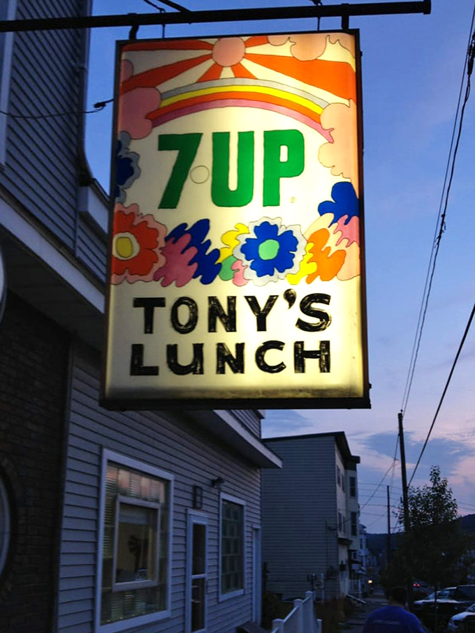 This psychedelic 7UP sign has witnessed decades of food pilgrimages. Retro design, timeless appeal&mdash;just like everything served inside.