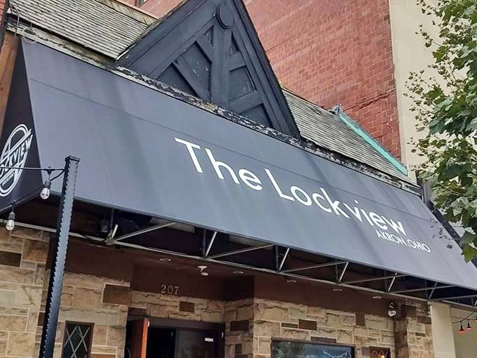The Lockview sign hangs like a beacon for the cheese-obsessed, a North Star guiding hungry travelers through downtown Akron to dairy nirvana.