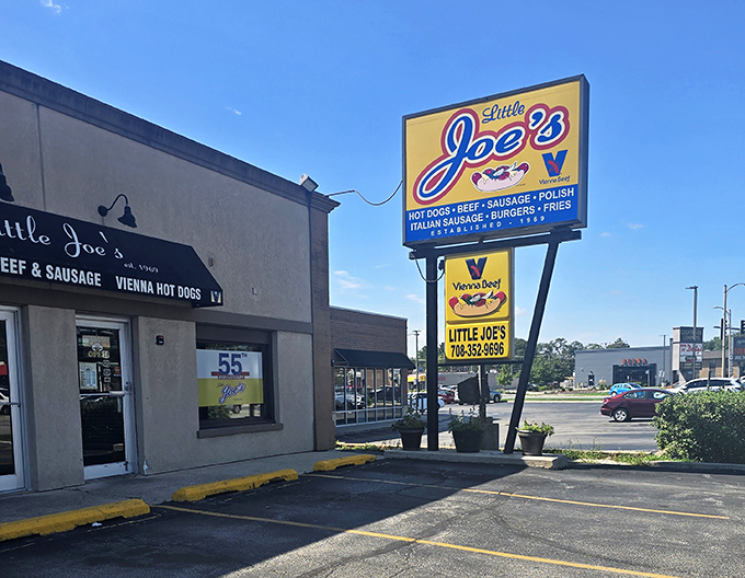The roadside sign stands as a beacon of hope for the hungry traveler&mdash;like the North Star, but guiding you toward Italian beef instead of Canada.
