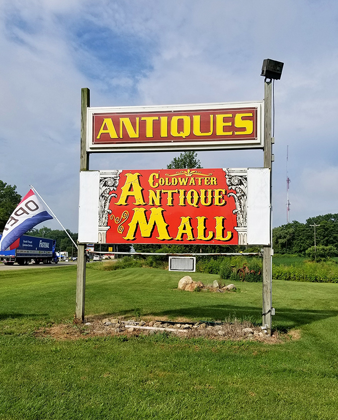 The beacon that draws treasure hunters from miles around. This sign promises adventures in antiquing that rarely disappoint.