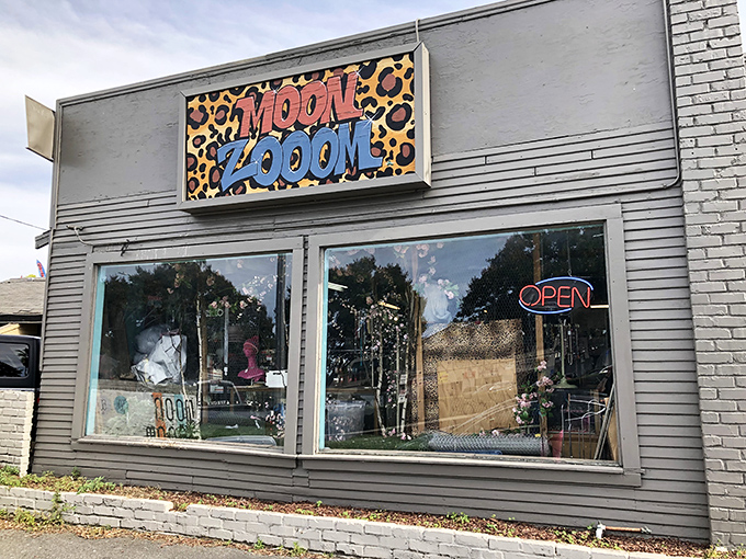 Window displays that change like seasons but always promise treasures &ndash; better than any mall could dream.