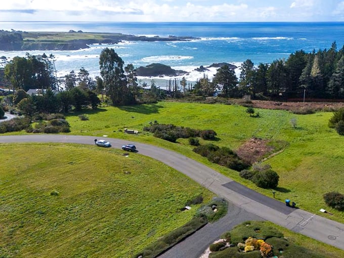 Windswept headlands and historic buildings create this unique coastal town where lumber baron mansions overlook crashing waves and sea arches.
