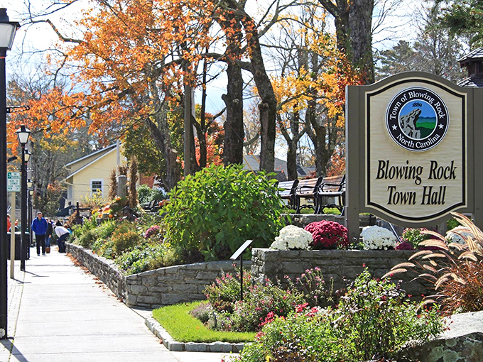Blowing Rock Town Hall: Small-town charm in its purest form! Blowing Rock's entrance welcomes you with flowers that could make Martha Stewart jealous.