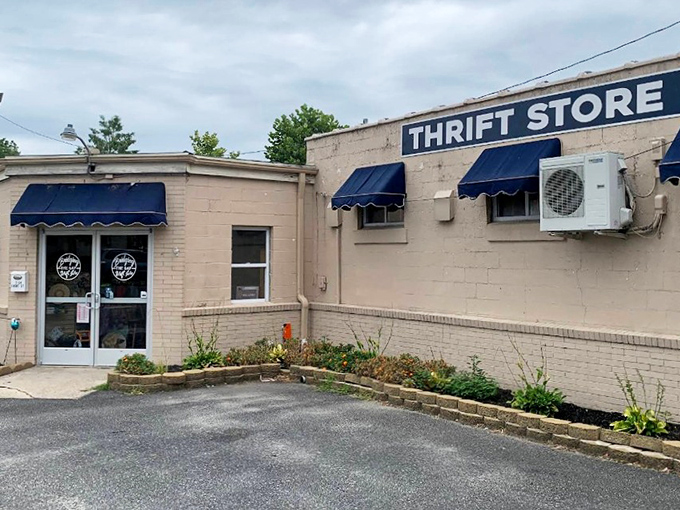 Look at that welcoming storefront - this is where Delaware's best-kept thrifting secrets begin to unfold.