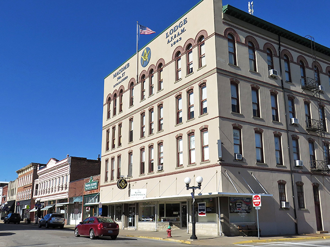 Grand old architecture still holding court, like a reliable ma&icirc;tre d&rsquo; welcoming you into history&rsquo;s dining room.