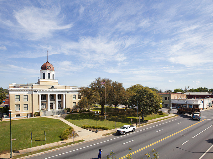 Quincy's courthouse stands proud like a Southern gentleman in his Sunday best, anchoring this charming town square.