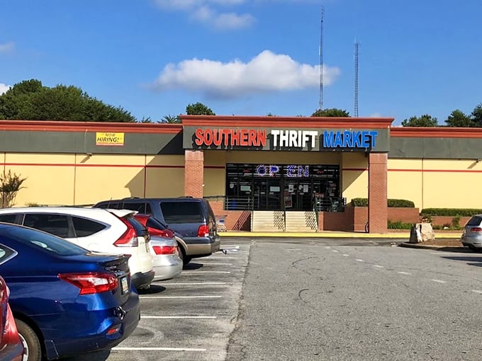 Look at that parking lot! Southern Thrift Market means business with space for everyone's treasure-hunting adventures. 