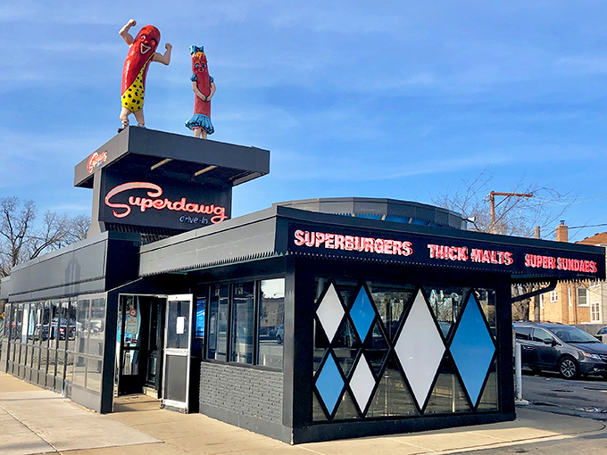 Those dancing hot dogs on the roof aren't just decoration&mdash;they're Chicago's most charming greeters welcoming you home.