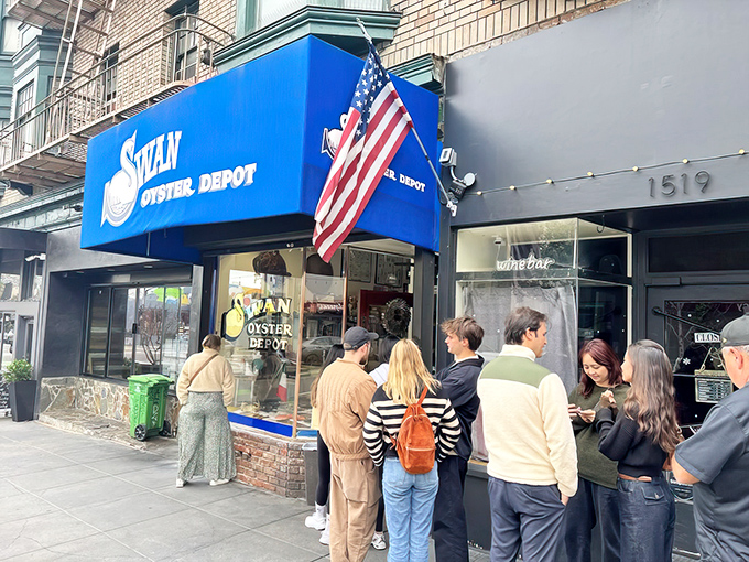 Look at that line wrapping around the corner - when San Franciscans queue like this, you know it's worth it.