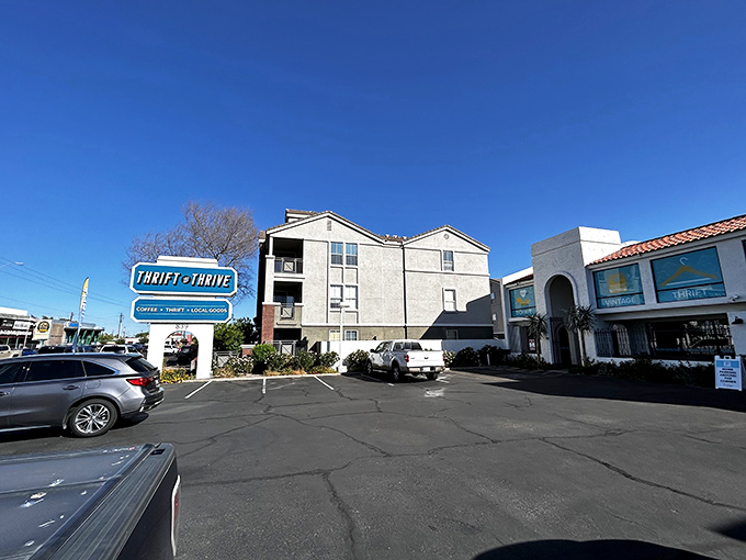Look at that beautiful blue sky welcoming you to thrift shopping paradise in Phoenix!