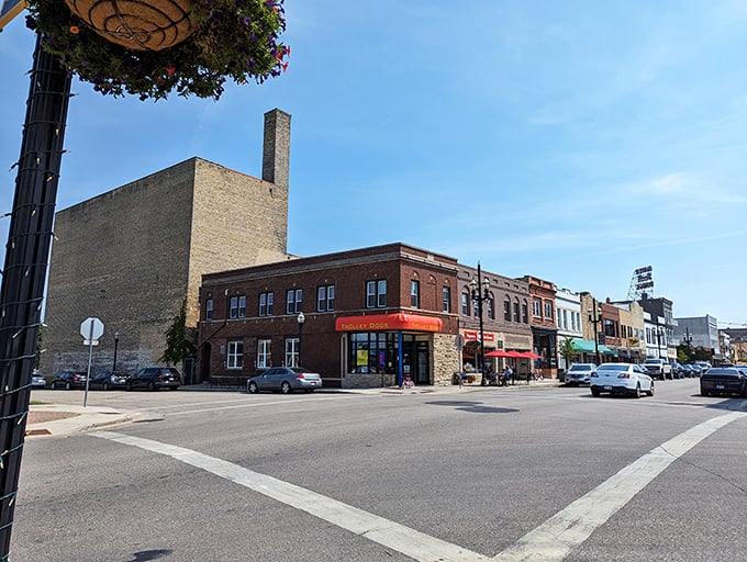 That corner spot calling your name like a siren song of snap-casing goodness. 