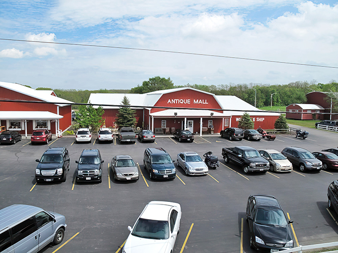 The big red barn of Wisconsin Dells Antique Mall stands proud, like a treasure chest disguised as a farmhouse. Vintage dreams await inside!