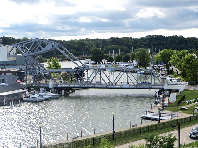 This working harbor proves that industrial beauty and lakeside charm make wonderful neighbors.