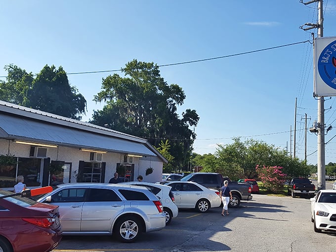 Packed parking lot at B&J's &ndash; the universal sign of "get in here now!" Local seafood lovers know where the good stuff is.