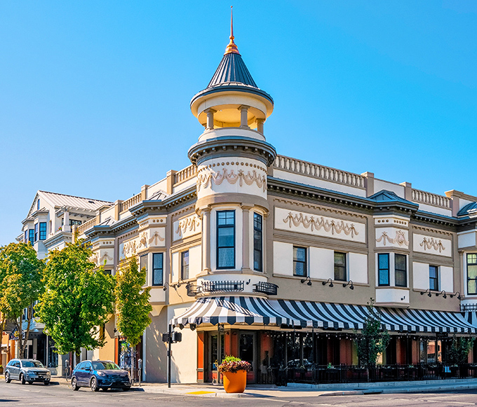 Victorian architecture meets small-town hospitality in this delightful Northern California college community.