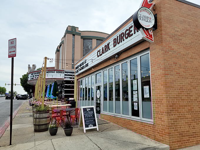 Green umbrellas and glass windows frame burger dreams; this York Road gem knows presentation matters.