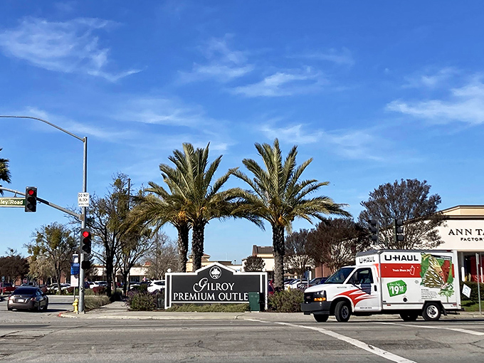 Palm trees and premium brands &ndash; California outlet shopping at its most inviting and wallet-friendly.