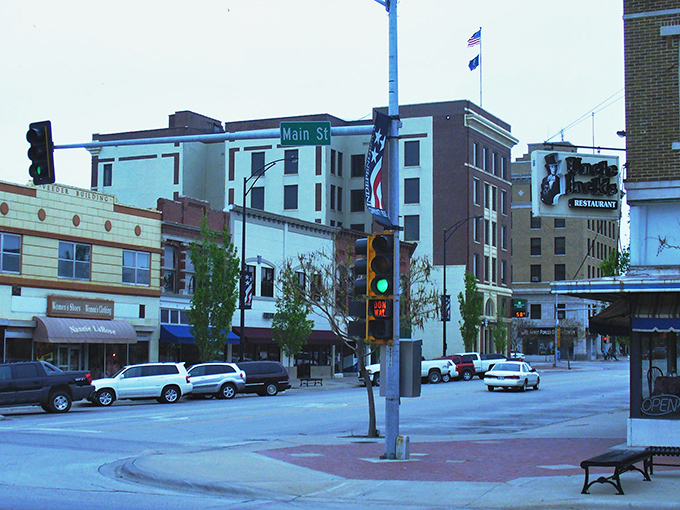 Main Street in Independence offers small-town charm with big-time savings &ndash; a shopper's paradise frozen in time.