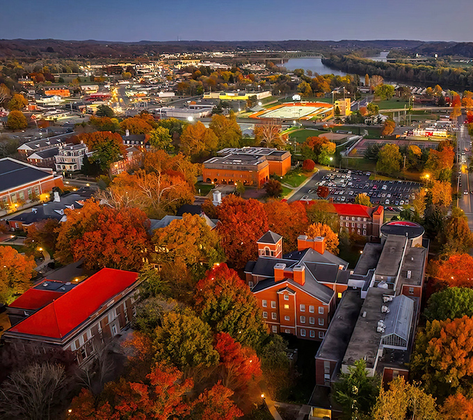 Marietta - Autumn transforms this riverside town into nature's own Norman Rockwell painting come alive.