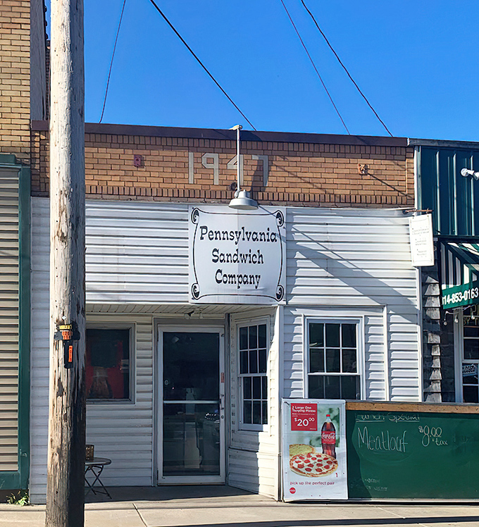 That classic small-town charm never goes out of style, especially when great food waits inside.