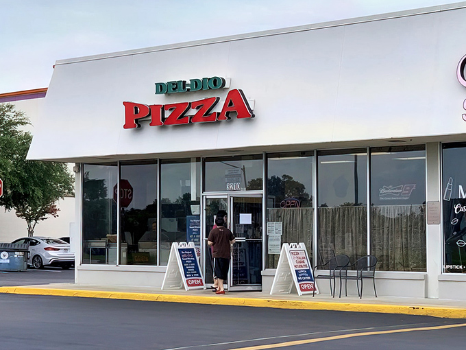 Del-Dio's modest exterior whispers promises of pizza perfection waiting just beyond those glass doors.