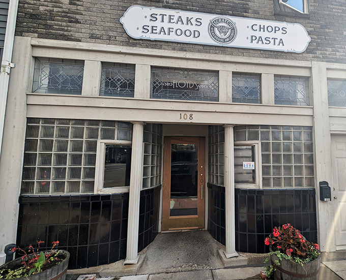 Classic brick and mortar charm meets serious steak craftsmanship in this Louisville neighborhood treasure.