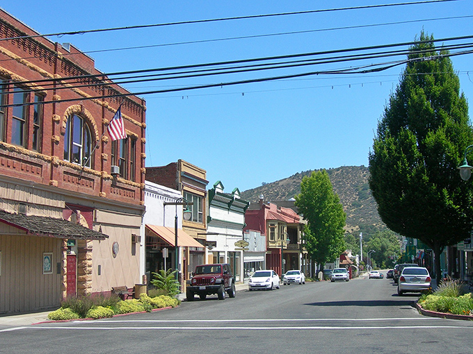 Small-town charm meets big-hearted hospitality in this perfectly preserved slice of California history.