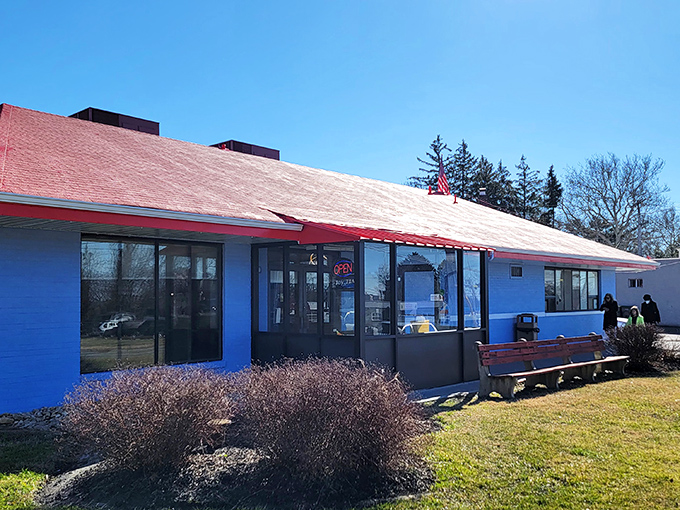 A classic American diner scene that Norman Rockwell would approve of. The bench outside is perfect for savoring anticipation before diving in.