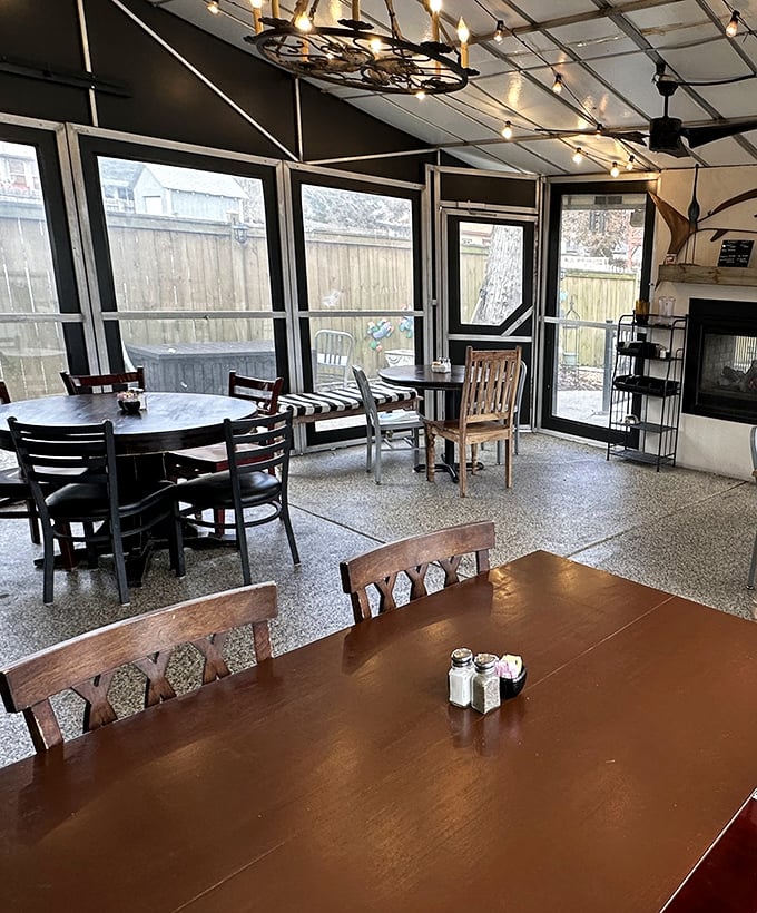 That wagon wheel chandelier watches over diners like a rustic guardian angel of comfort food.