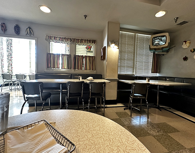 Step inside and suddenly you're in grandma's kitchen circa 1955. The black and white checkered floor practically demands you do the hand jive while waiting for your table.