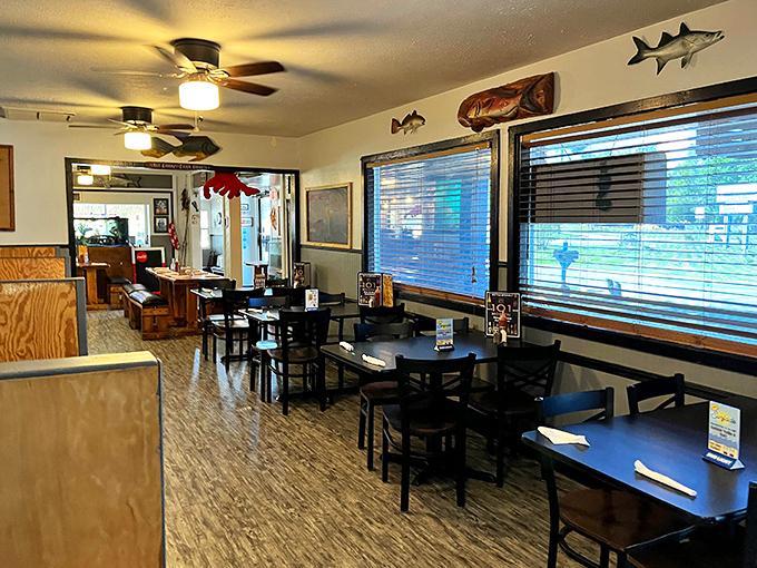 Simple tables, mounted fish, and ceiling fans create that perfect "focus-on-the-food" atmosphere where memorable meals and conversations naturally flow. 