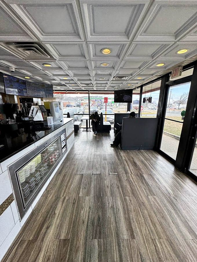 The modern, no-nonsense interior says, "We're not here for the fancy stuff&mdash;we're here for serious chicken business."