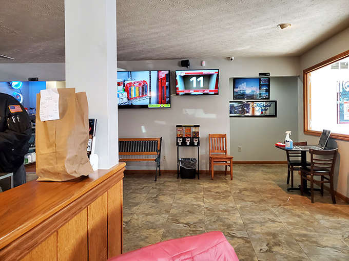 Simple, functional, and welcoming&mdash;Smitty's interior says "we focus on the food, not the frills." That's my kind of priority.