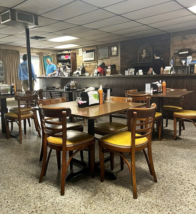 Inside, time stands still. These wooden tables and yellow chairs have hosted generations of BBQ enthusiasts, from construction workers to CEOs.