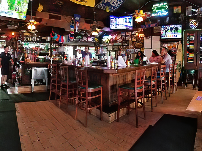 Interior design that says "we care about your experience" without shouting it. Those decorative panels add just enough elegance without sacrificing comfort.